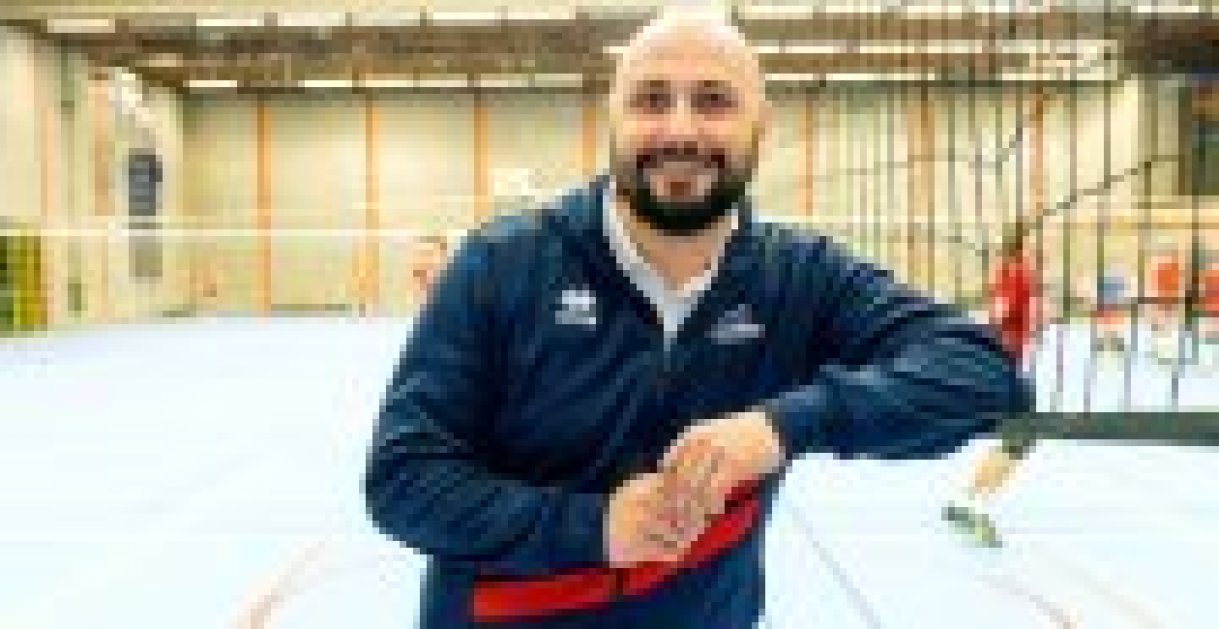 De volleybaltraining van Sergiu